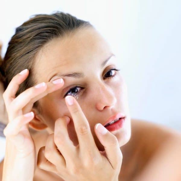 Optometrist Creates Mold of Eye for Irregular Eye Shapes